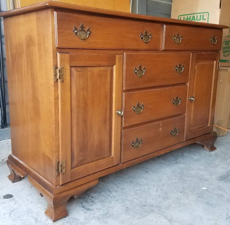 SPRAGUE & CARLETON ROCK MAPLE CHINA CABINET WITH HUTCH | SPORTS ...